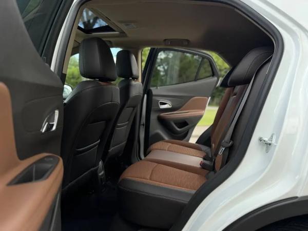 White Opel Mokka 2016 in Jurmala, with an engine capacity of 1.60 L and mileage of 172 thousand km for 7750 €, photo 10 on AUTOMOTO.COM.LV