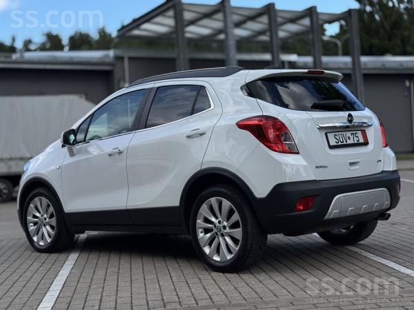 White Opel Mokka 2016 in Jurmala, with an engine capacity of 1.60 L and mileage of 172 thousand km for 7750 €, photo 4 on AUTOMOTO.COM.LV