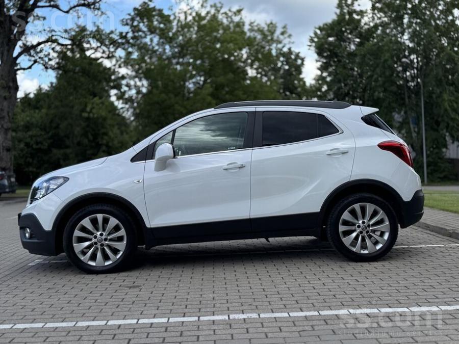 White Opel Mokka 2016 in Jurmala, with an engine capacity of 1.60 L and mileage of 172 thousand km for 7750 €, photo 7 on AUTOMOTO.COM.LV