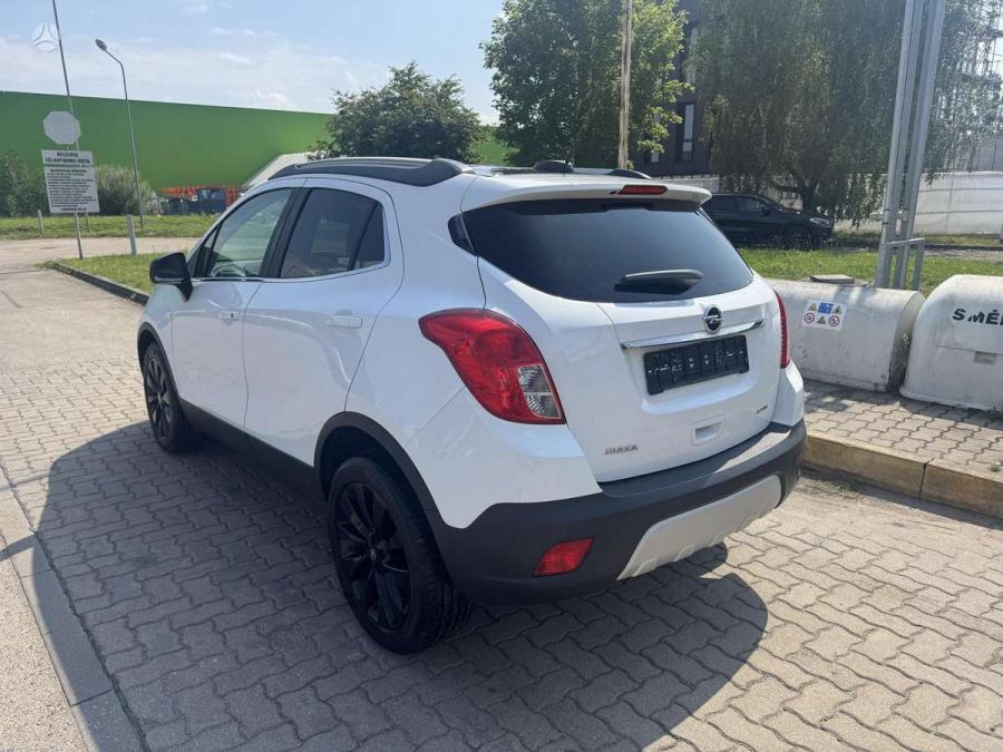 White Opel Mokka 2016 in Kaunas, with an engine capacity of 1.60 L and mileage of 221 thousand km for 6850 €, photo 5 on AUTOMOTO.COM.LV