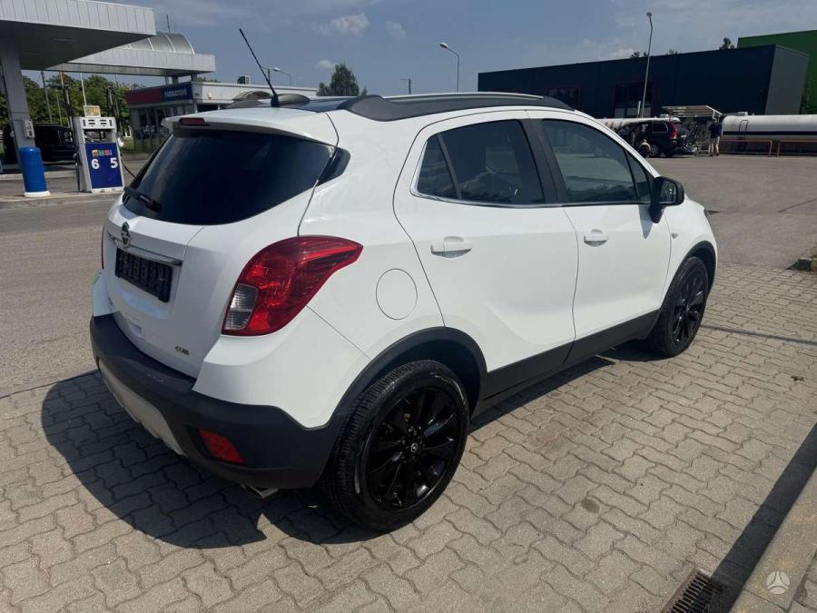 White Opel Mokka 2016 in Kaunas, with an engine capacity of 1.60 L and mileage of 221 thousand km for 6850 €, photo 7 on AUTOMOTO.COM.LV