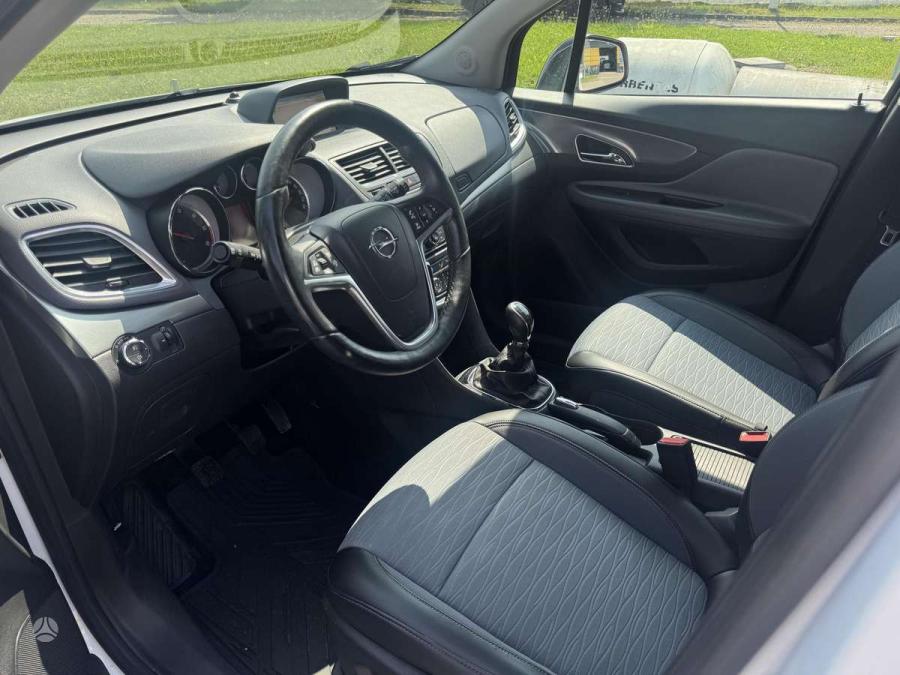 White Opel Mokka 2016 in Kaunas, with an engine capacity of 1.60 L and mileage of 221 thousand km for 6850 €, photo 10 on AUTOMOTO.COM.LV