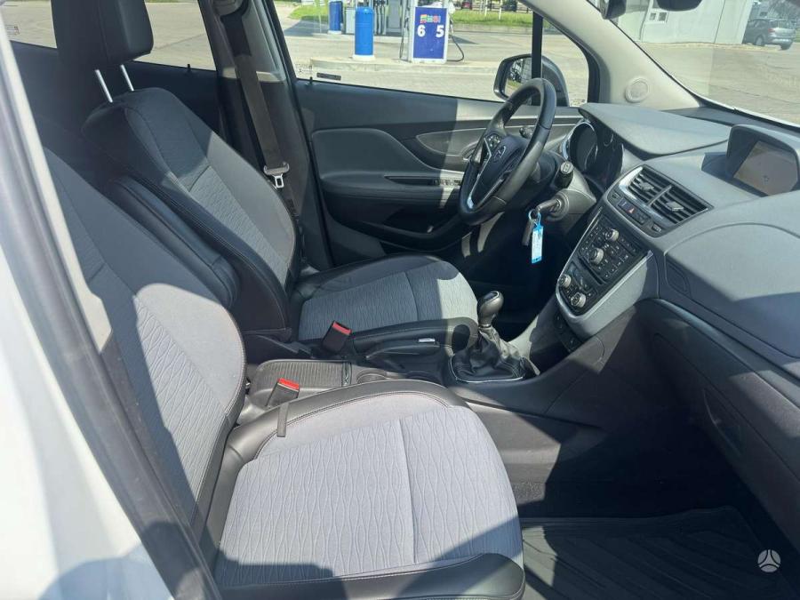 White Opel Mokka 2016 in Kaunas, with an engine capacity of 1.60 L and mileage of 221 thousand km for 6850 €, photo 11 on AUTOMOTO.COM.LV