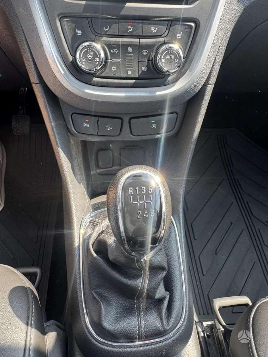 White Opel Mokka 2016 in Kaunas, with an engine capacity of 1.60 L and mileage of 221 thousand km for 6850 €, photo 15 on AUTOMOTO.COM.LV