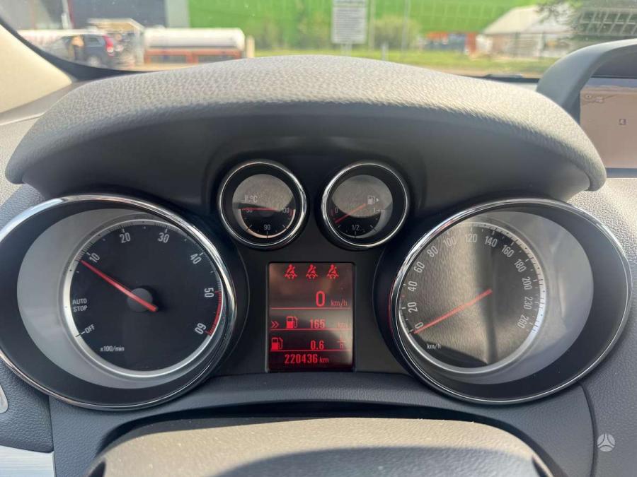 White Opel Mokka 2016 in Kaunas, with an engine capacity of 1.60 L and mileage of 221 thousand km for 6850 €, photo 17 on AUTOMOTO.COM.LV