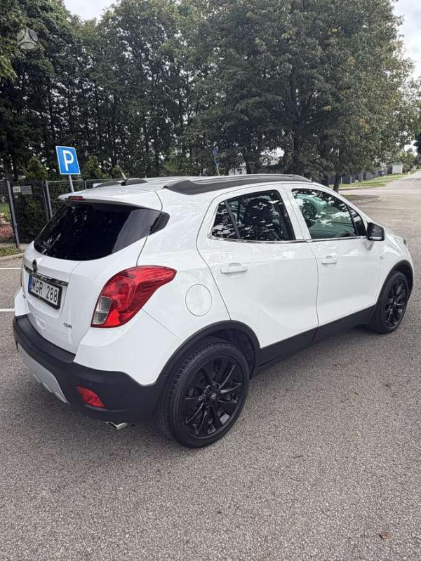 Opel Mokka 2016 in Klaipeda on AUTOMOTO.COM.LV White Opel Mokka 2016 in Klaipeda, with an engine capacity of 0.00 L and mileage of 159 thousand km for 6500 €, photo 4 on AUTOMOTO.COM.LV