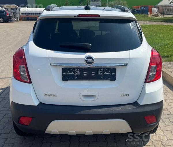 White Opel Mokka 2016 in Jurmala, with an engine capacity of 1.60 L and mileage of 221 thousand km for 7500 €, photo 5 on AUTOMOTO.COM.LV