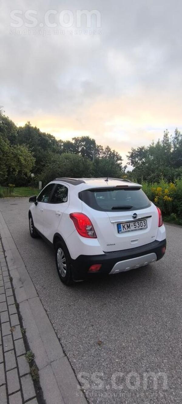 White Opel Mokka 2016 in Riga, with an engine capacity of 1.60 L and mileage of 136 thousand km for 6000 €, photo 5 on AUTOMOTO.COM.LV