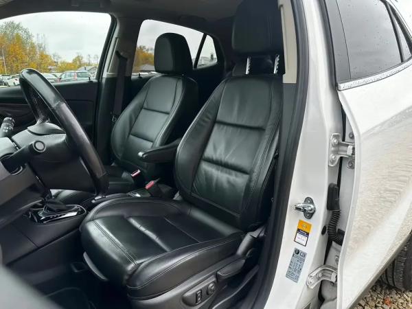 White Opel Mokka 2019 in Jelgava, with an engine capacity of 1.60 L and mileage of 135 thousand km for 12400 €, photo 8 on AUTOMOTO.COM.LV