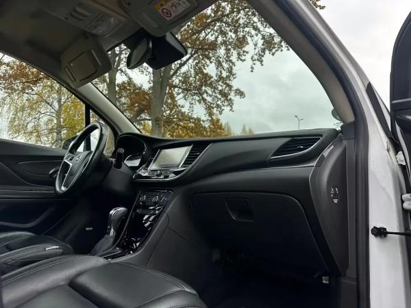 White Opel Mokka 2019 in Jelgava, with an engine capacity of 1.60 L and mileage of 135 thousand km for 12400 €, photo 10 on AUTOMOTO.COM.LV