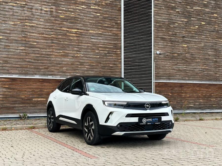 White Opel Mokka 2021 in Riga, with an engine capacity of 0.00 L and mileage of 32 thousand km for 16900 €, photo 2 on AUTOMOTO.COM.LV