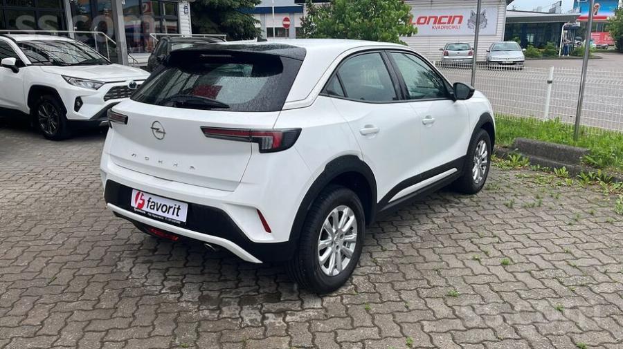 White Opel Mokka 2021 in Riga, with an engine capacity of 1.50 L and mileage of 117 thousand km for 13450 €, photo 5 on AUTOMOTO.COM.LV