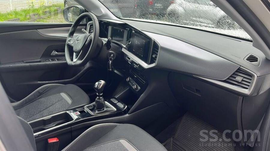 White Opel Mokka 2021 in Riga, with an engine capacity of 1.50 L and mileage of 117 thousand km for 13450 €, photo 7 on AUTOMOTO.COM.LV