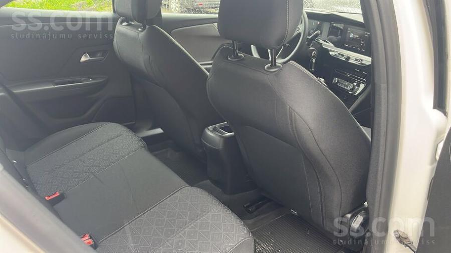 White Opel Mokka 2021 in Riga, with an engine capacity of 1.50 L and mileage of 117 thousand km for 13450 €, photo 8 on AUTOMOTO.COM.LV