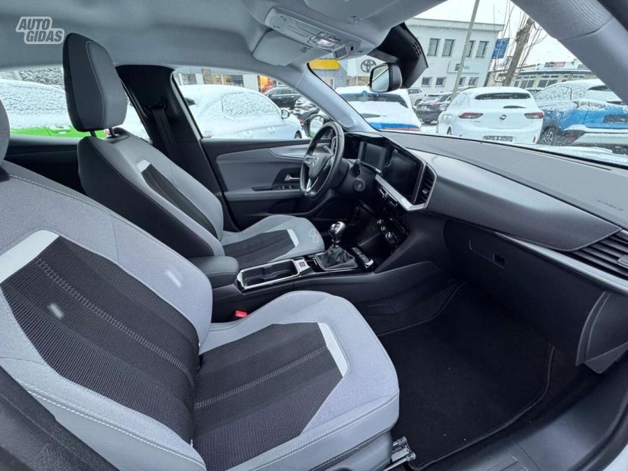 Balts Opel Mokka 2022 Kauņa, ar dzinēja tilpumu 1.20 L un nobraukumu 44 tūkst. km par 22390 €, foto 9 vietnē AUTOMOTO.COM.LV