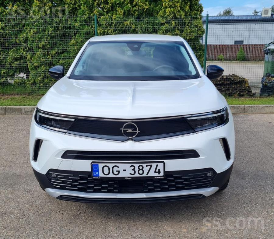 Белый Опель Mokka 2022 в Елгава, объемом двигателя 1.20 л и пробегом 0 тыс. км за 14590 €, фото 1 на AUTOMOTO.COM.LV