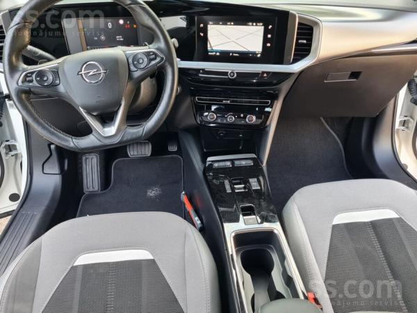White Opel Mokka 2022 in Jelgava, with an engine capacity of 1.20 L and mileage of 0 thousand km for 14590 €, photo 8 on AUTOMOTO.COM.LV
