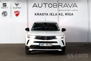 White Opel Mokka 2022 in Riga, with an engine capacity of 1.20 L and mileage of 68 thousand km for 15490 €, photo 3 on AUTOMOTO.COM.LV