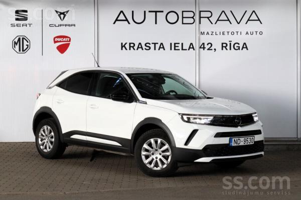 White Opel Mokka 2022 in Riga, with an engine capacity of 1.20 L and mileage of 68 thousand km for 15490 €, photo 3 on AUTOMOTO.COM.LV