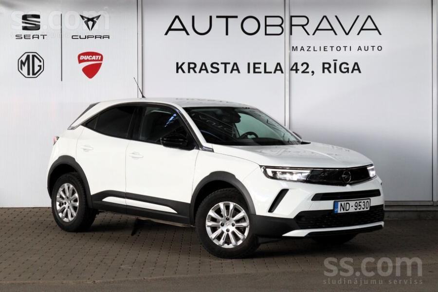 White Opel Mokka 2022 in Riga, with an engine capacity of 1.20 L and mileage of 68 thousand km for 15490 €, photo 4 on AUTOMOTO.COM.LV