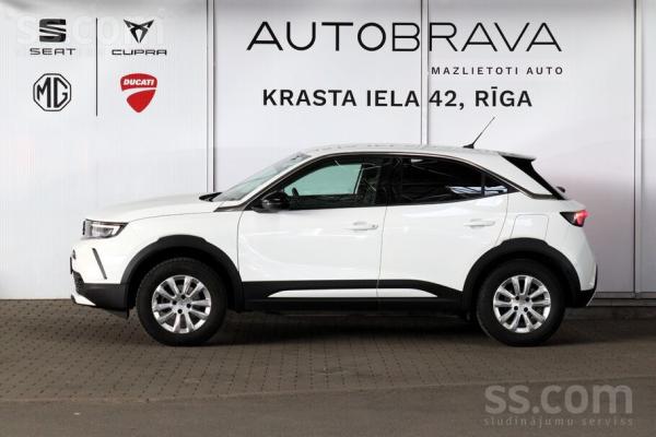 White Opel Mokka 2022 in Riga, with an engine capacity of 1.20 L and mileage of 68 thousand km for 15490 €, photo 4 on AUTOMOTO.COM.LV