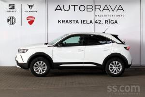 White Opel Mokka 2022 in Riga, with an engine capacity of 1.20 L and mileage of 68 thousand km for 15490 €, photo 5 on AUTOMOTO.COM.LV