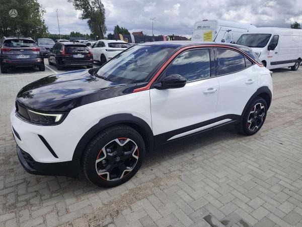 Белый Опель Mokka 2022 в Таураге, объемом двигателя 1.20 л и пробегом 130 тыс. км за 12463 €, фото 1 на AUTOMOTO.COM.LV