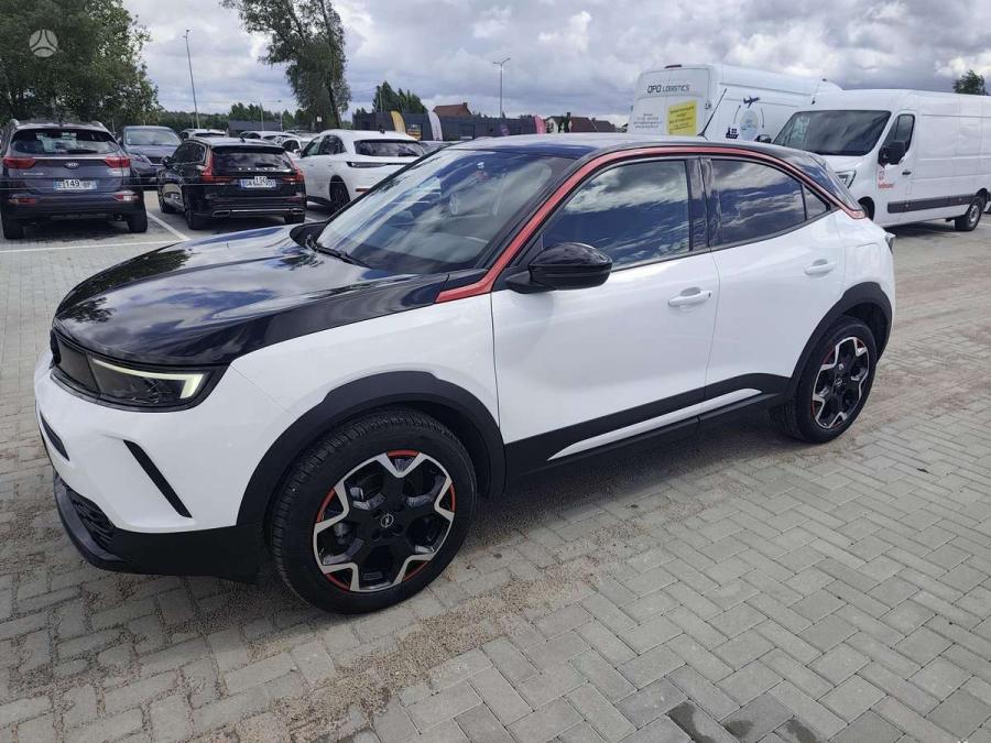 Белый Опель Mokka 2022 в Таураге, объемом двигателя 1.20 л и пробегом 130 тыс. км за 12463 €, фото 1 на AUTOMOTO.COM.LV