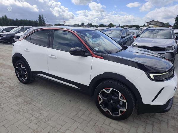 Белый Опель Mokka 2022 в Таураге, объемом двигателя 1.20 л и пробегом 130 тыс. км за 12463 €, фото 2 на AUTOMOTO.COM.LV