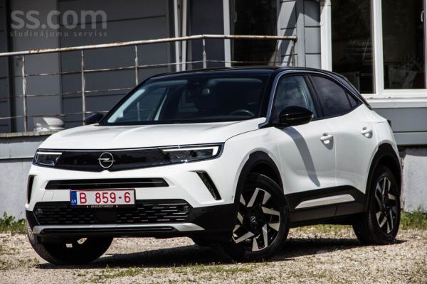 Белый Опель Mokka 2022 в Тукумс, объемом двигателя 1.40 л и пробегом 81 тыс. км за 18500 €, фото 1 на AUTOMOTO.COM.LV