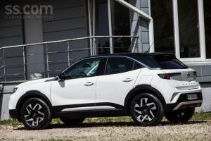 Белый Опель Mokka 2022 в Тукумс, объемом двигателя 1.40 л и пробегом 81 тыс. км за 18500 €, фото 4 на AUTOMOTO.COM.LV