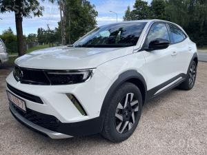 Белый Опель Mokka 2022 в Рига, объемом двигателя 1.20 л и пробегом 32 тыс. км за 20490 €, фото 2 на AUTOMOTO.COM.LV
