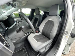 Белый Опель Mokka 2022 в Рига, объемом двигателя 1.20 л и пробегом 32 тыс. км за 20490 €, фото 25 на AUTOMOTO.COM.LV