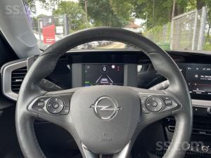 Белый Опель Mokka 2022 в Рига, объемом двигателя 1.20 л и пробегом 32 тыс. км за 20490 €, фото 47 на AUTOMOTO.COM.LV