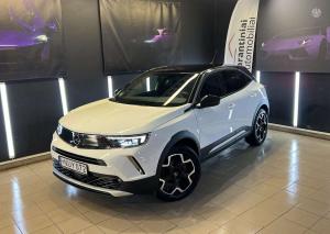 White Opel Mokka 2022 in Vilnius, with an engine capacity of 1.20 L and mileage of 55 thousand km for 15500 €, photo  on AUTOMOTO.COM.LV