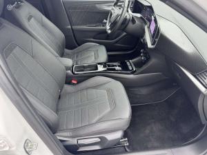 White Opel Mokka 2022 in Vilnius, with an engine capacity of 1.20 L and mileage of 55 thousand km for 15500 €, photo 8 on AUTOMOTO.COM.LV