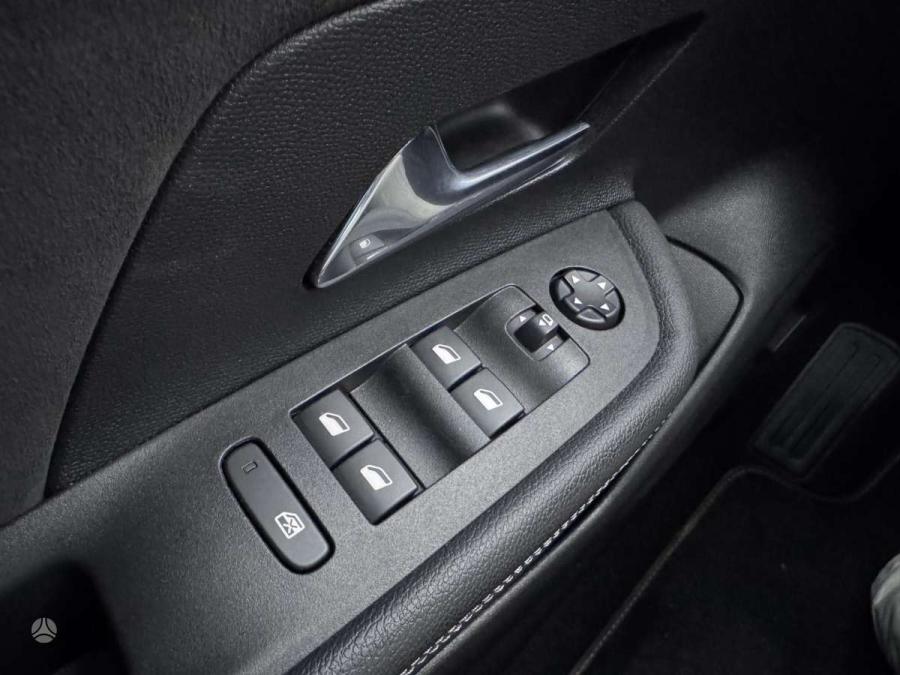 White Opel Mokka 2022 in Vilnius, with an engine capacity of 1.20 L and mileage of 55 thousand km for 15500 €, photo 26 on AUTOMOTO.COM.LV