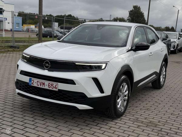 Белый Опель Mokka 2022 в Мариямполе, объемом двигателя 1.20 л и пробегом 128 тыс. км за 11979 €, фото 1 на AUTOMOTO.COM.LV