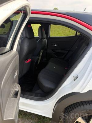 White Opel Mokka 2022 in Riga, with an engine capacity of 1.40 L and mileage of 39 thousand km for 18990 €, photo 5 on AUTOMOTO.COM.LV
