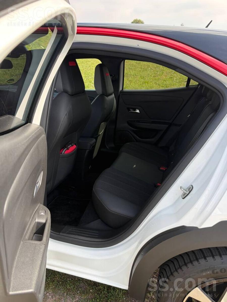 White Opel Mokka 2022 in Riga, with an engine capacity of 1.40 L and mileage of 39 thousand km for 18990 €, photo 5 on AUTOMOTO.COM.LV