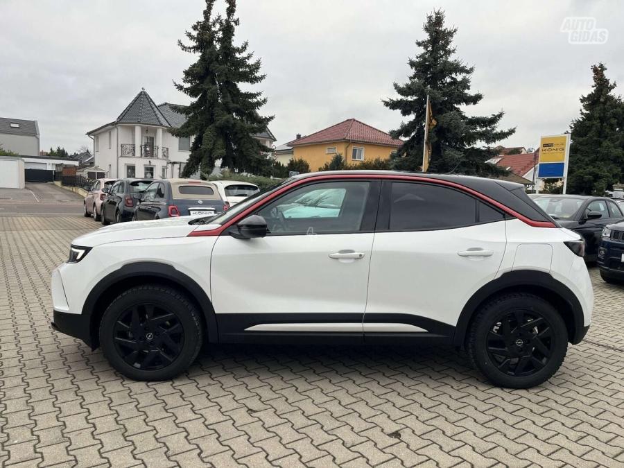 White Opel Mokka 2023 in Kaunas, with an engine capacity of 1.20 L and mileage of 19 thousand km for 26519 €, photo 3 on AUTOMOTO.COM.LV