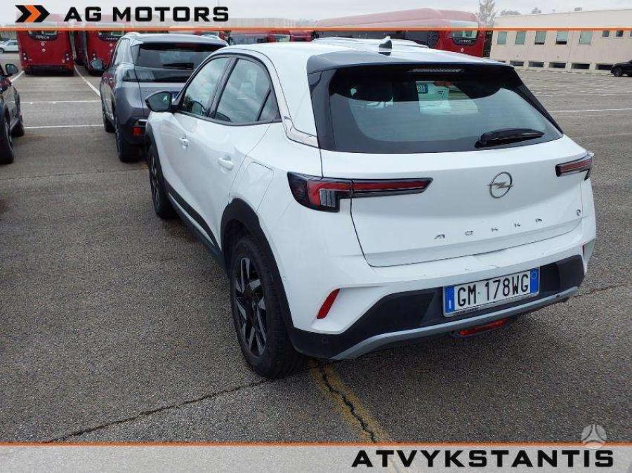 White Opel Mokka 2023 in Vilnius, with an engine capacity of 0.00 L and mileage of 42 thousand km for 15750 €, photo 3 on AUTOMOTO.COM.LV