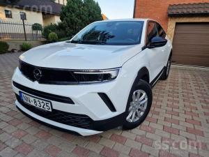 Белый Опель Mokka 2023 в Рига, объемом двигателя 1.50 л и пробегом 85 тыс. км за 13400 €, фото  на AUTOMOTO.COM.LV