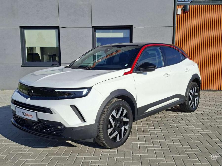 Белый Опель Mokka 2023 в Вильнюс, объемом двигателя 1.20 л и пробегом 100 тыс. км за 15750 €, фото 1 на AUTOMOTO.COM.LV