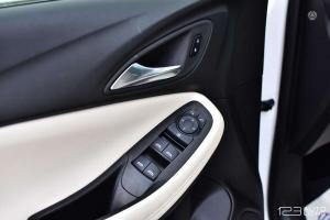 Белый Опель Mokka 2024 в Кретинга, объемом двигателя 1.30 л и пробегом 7 тыс. км за 17999 €, фото 13 на AUTOMOTO.COM.LV