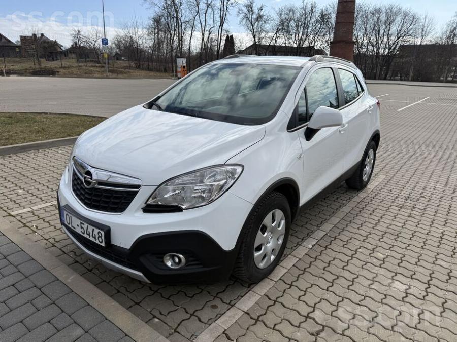 White Opel Mokka 2013 in Saldus, with an engine capacity of 1.70 L and mileage of 243 thousand km for 5590 €, photo 3 on AUTOMOTO.COM.LV