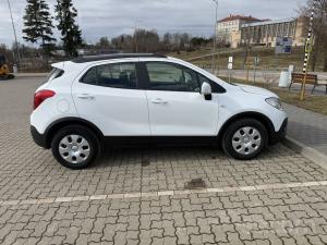 White Opel Mokka 2013 in Saldus, with an engine capacity of 1.70 L and mileage of 243 thousand km for 5590 €, photo 5 on AUTOMOTO.COM.LV