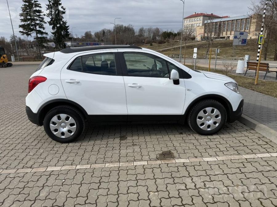 White Opel Mokka 2013 in Saldus, with an engine capacity of 1.70 L and mileage of 243 thousand km for 5590 €, photo 5 on AUTOMOTO.COM.LV