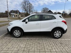 White Opel Mokka 2013 in Saldus, with an engine capacity of 1.70 L and mileage of 243 thousand km for 5590 €, photo 6 on AUTOMOTO.COM.LV