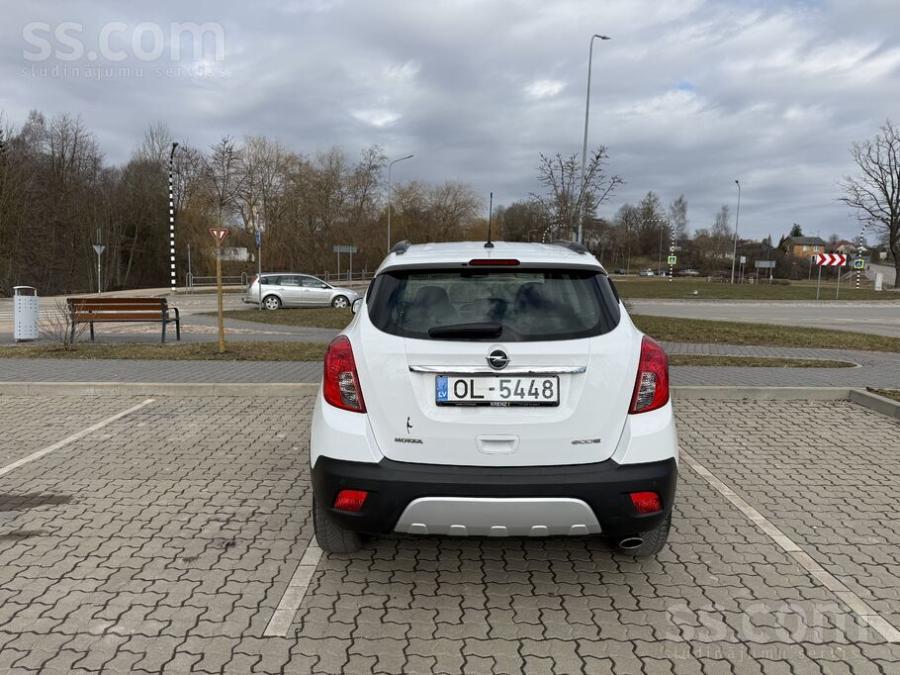 White Opel Mokka 2013 in Saldus, with an engine capacity of 1.70 L and mileage of 243 thousand km for 5590 €, photo 7 on AUTOMOTO.COM.LV